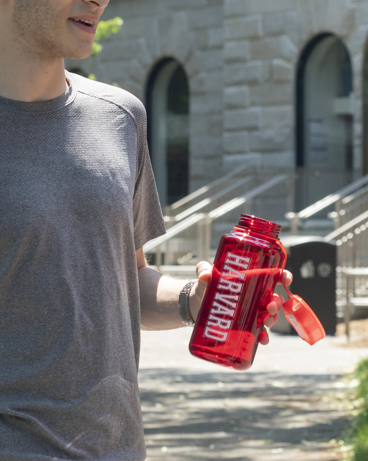 Harvard 32 oz Sports Bottle - The Harvard Shop